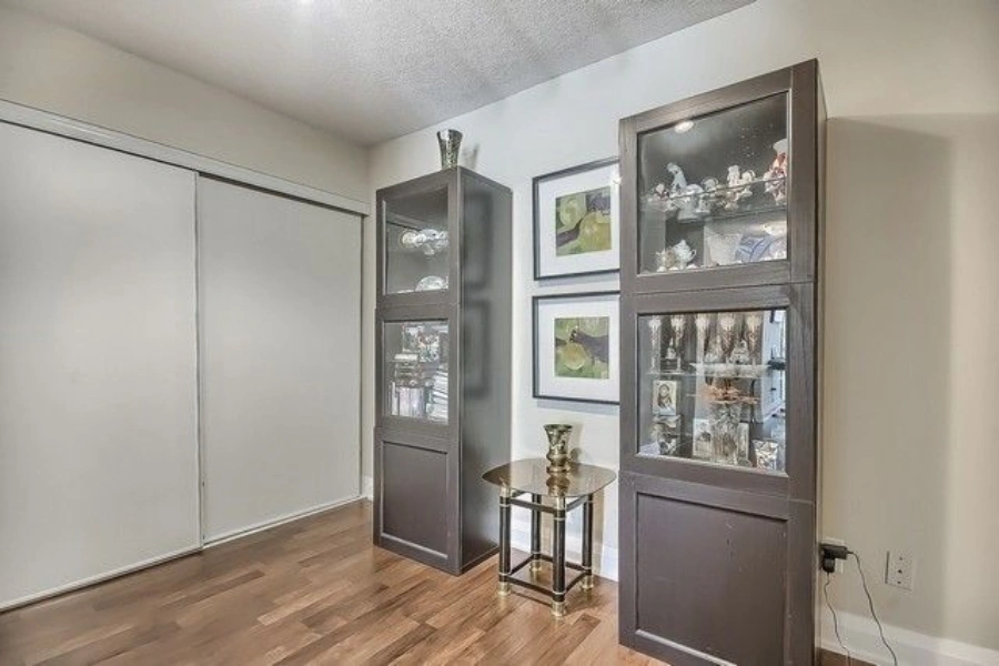 Large 1 Bedroom + Den Condo for Rent