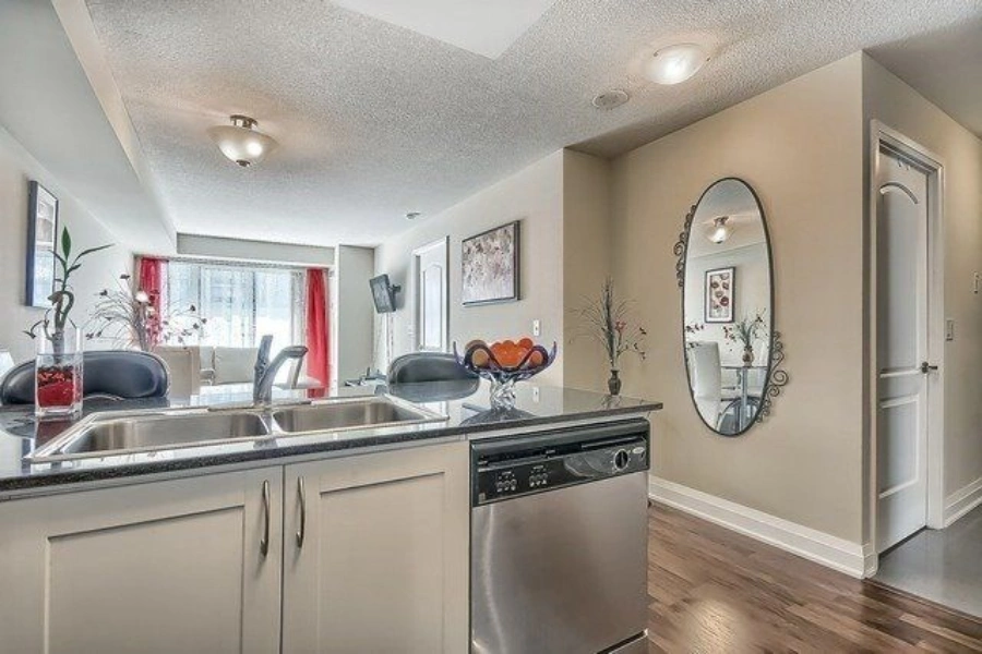 Large 1 Bedroom + Den Condo for Rent